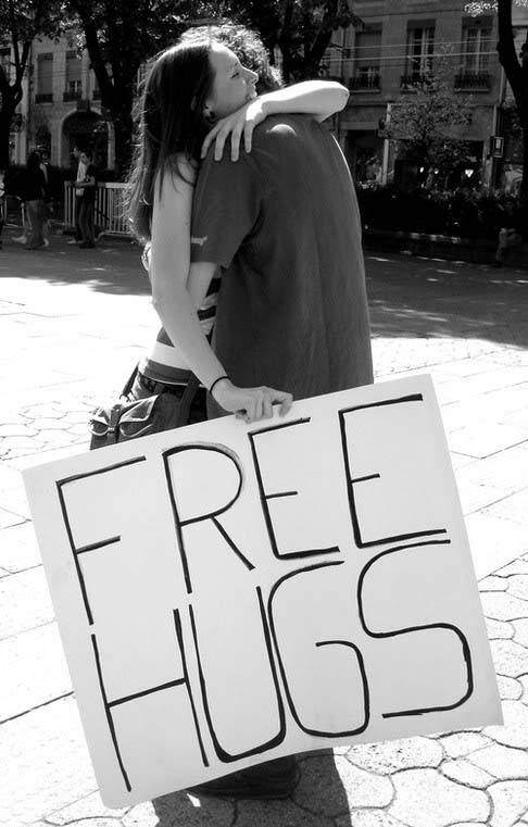 ROLDANKING: FREE HUGS: The Most Important Thing In Life Is Free