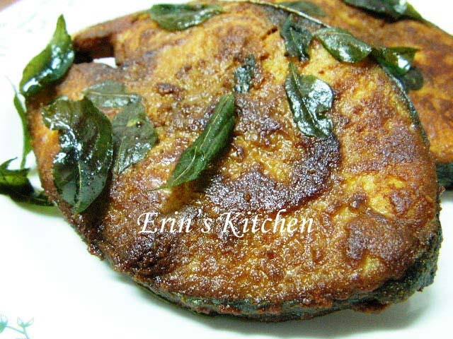 Erin's Kitchen: Deep-Fried Tenggiri Fish With Curry Powder