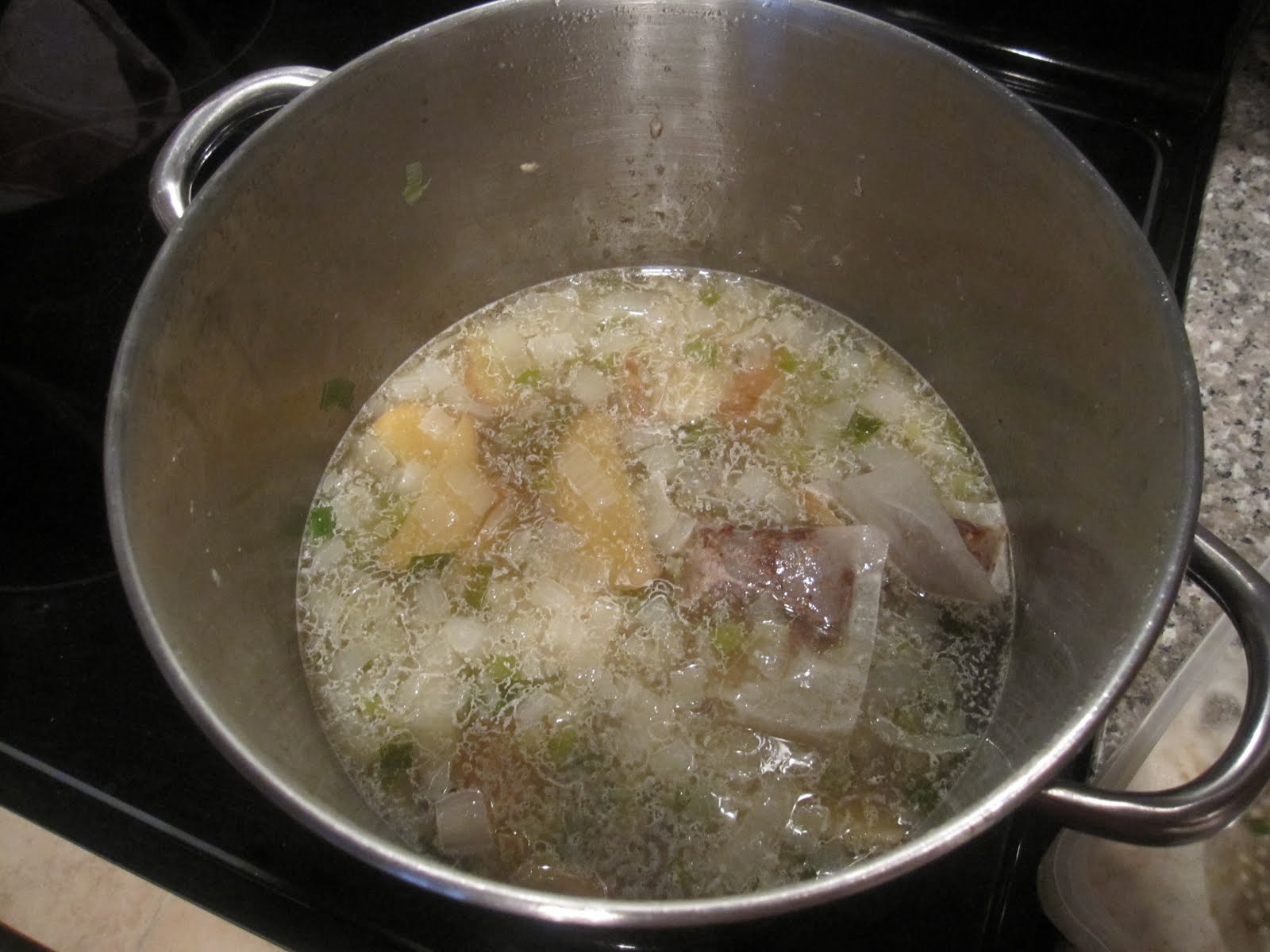 How To Make Pho Soup Base - Homemade Vietnamese Pho Recipe with Video ...