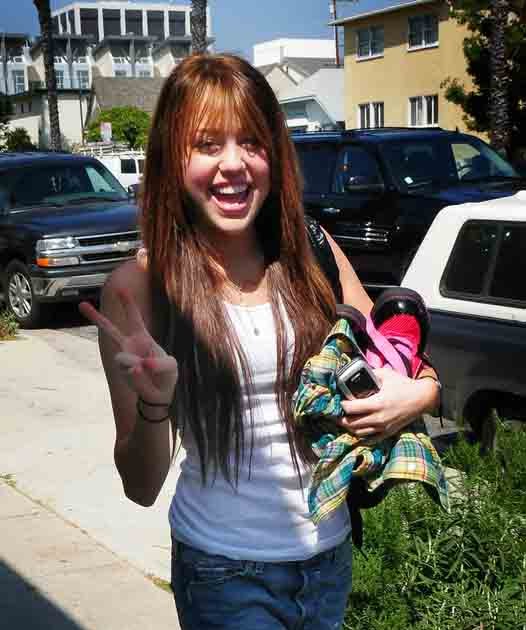 MILEY CYRUS RECORDS IN MUSIC STUDIO