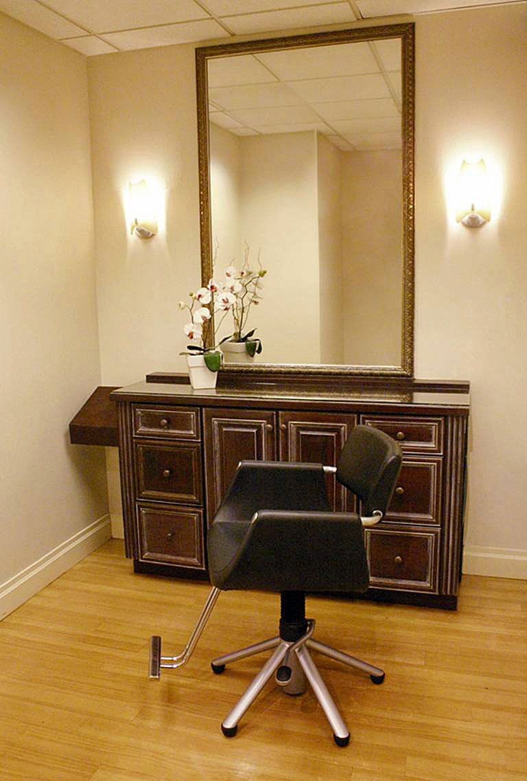 THE BEAUTY OF NYC ANGELO DAVID SALON