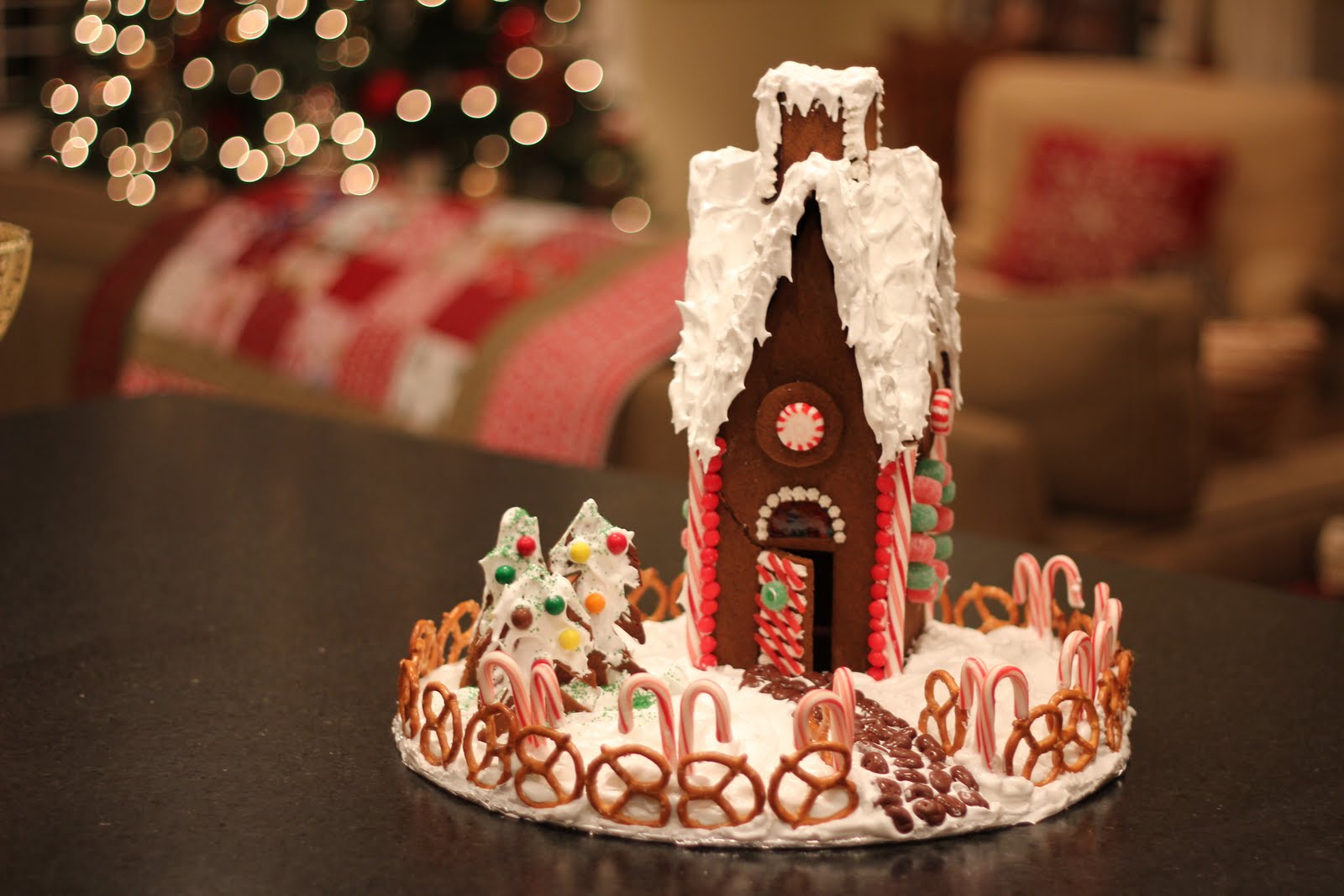 Talkin' Chow Playin' House: How To Make A Charming Gingerbread Cottage
