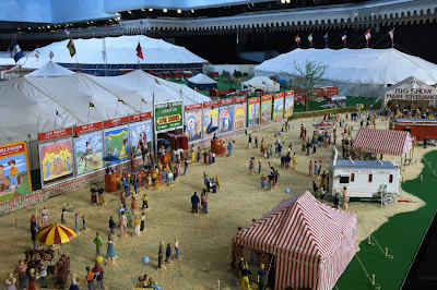 Dioramas and Clever Things: Model Circuses