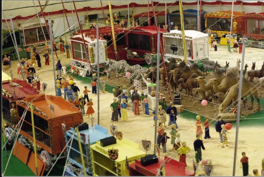 Dioramas and Clever Things: Model Circuses