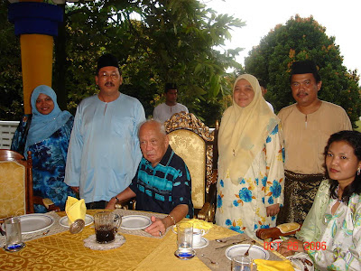My Colourful Life....: Salasilah Keluarga Dengan Kesultanan Johor