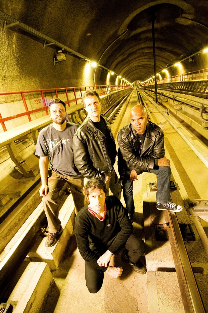 Notas Musicais: Plebe Rude celebra 30 anos com CD e DVD 'Rachando ...