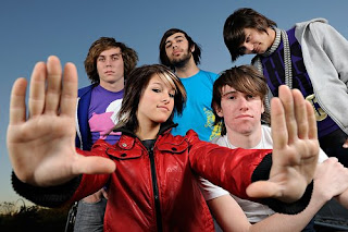 Hey monday Chile: Biografia