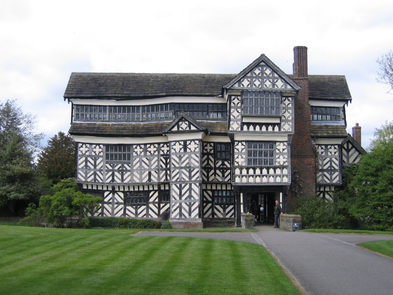 charlotteinengland2010: Little Moreton Hall