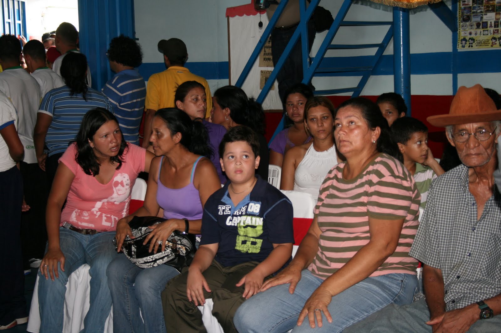 IMAGENES DEL HOMENAJE A EDWIN VALERO EN EL GIMNASIO FRANCISCO "MOROCHO ...