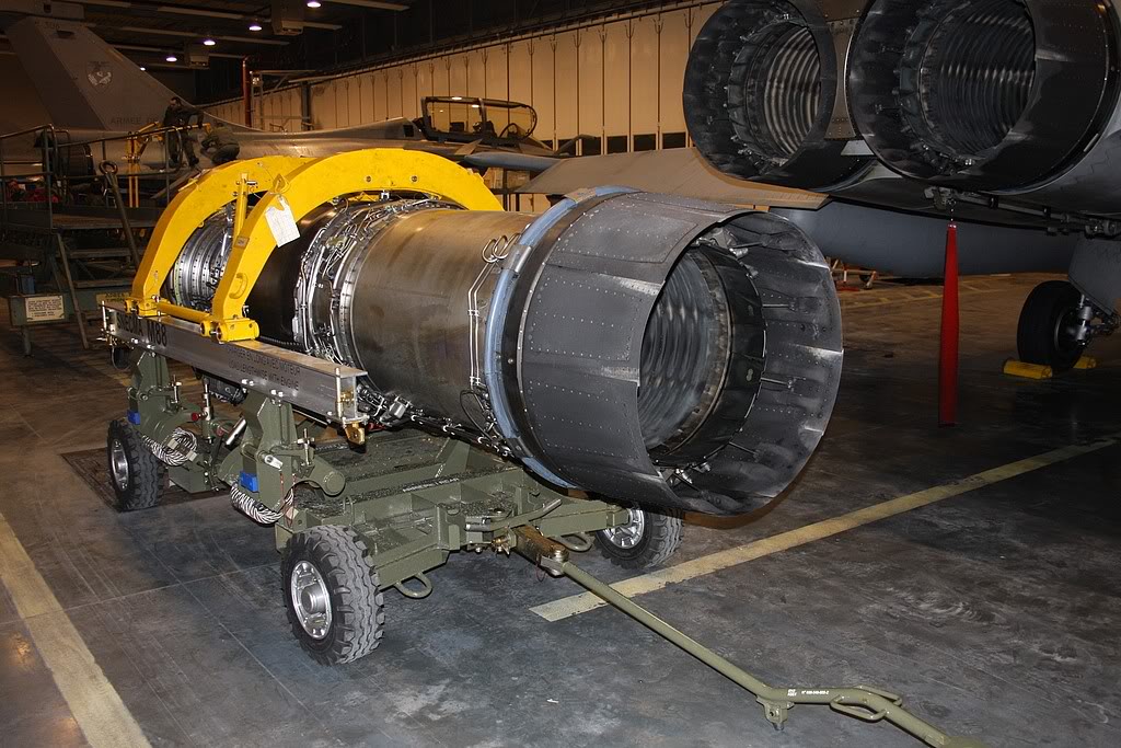 Rafale News: Pictures : M88-2 being changed