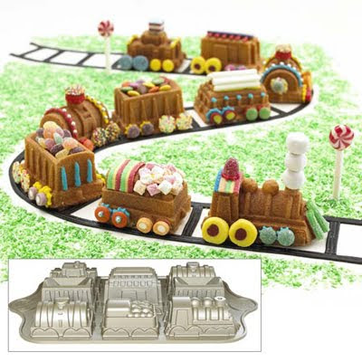 The Little Foodie: Train Cake