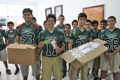 Un Nuevo Quintana Roo: ENTREGA DIF AL EQUIPO "LOBOS" DEL COBACH ...