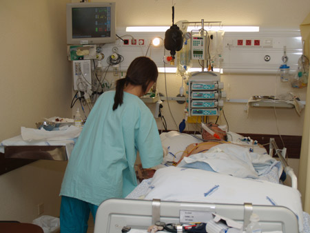 Técnicos/as Auxiliares de Saúde: Paciente Entubado