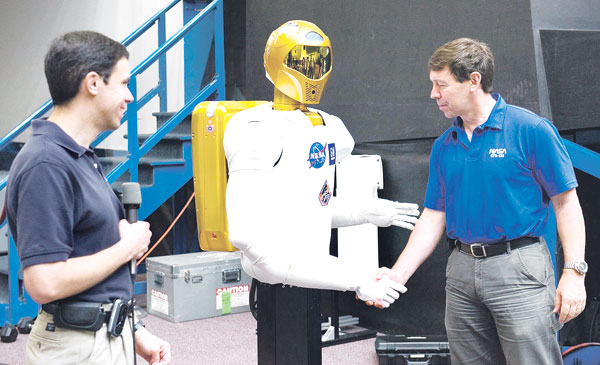 Robot angkasawan ke angkasa lepas