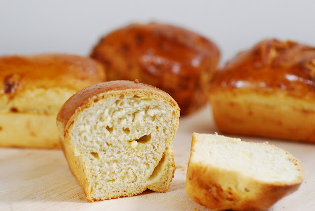 Know Whey: Taint Season: Mini Cheddar Loaves