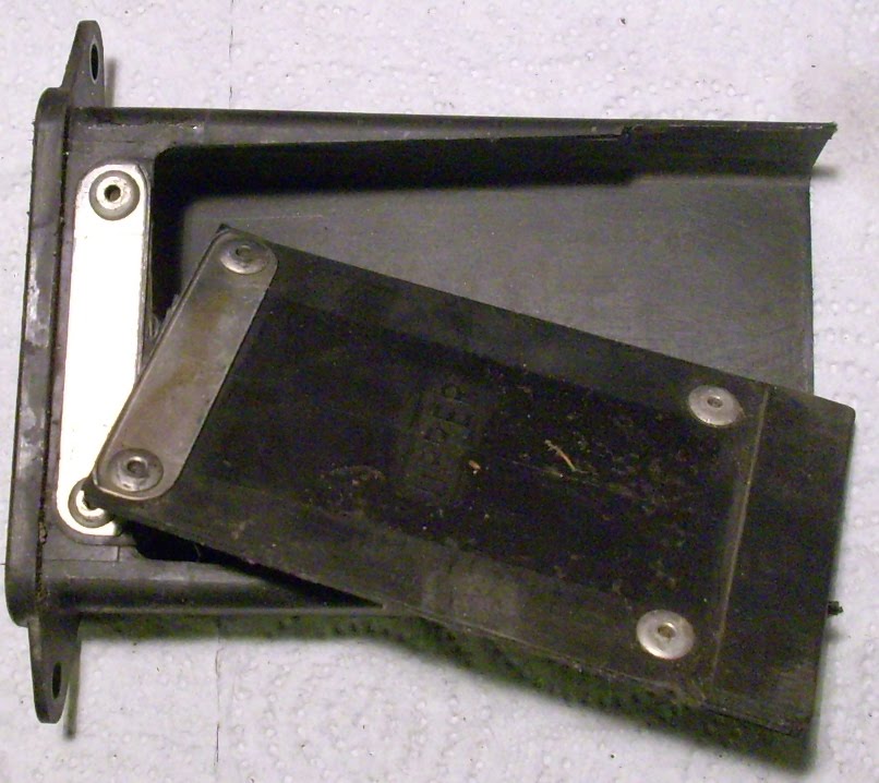 Yamaha XZ550 restoration: Air box flapper and fuel filter.