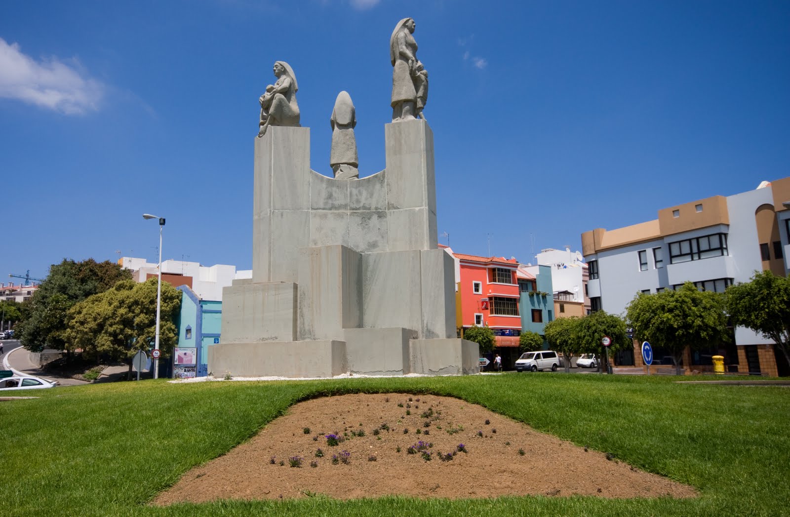 Esculturas Gran Canaria: " Monumento a la madre ", piedra de Cataluña ...