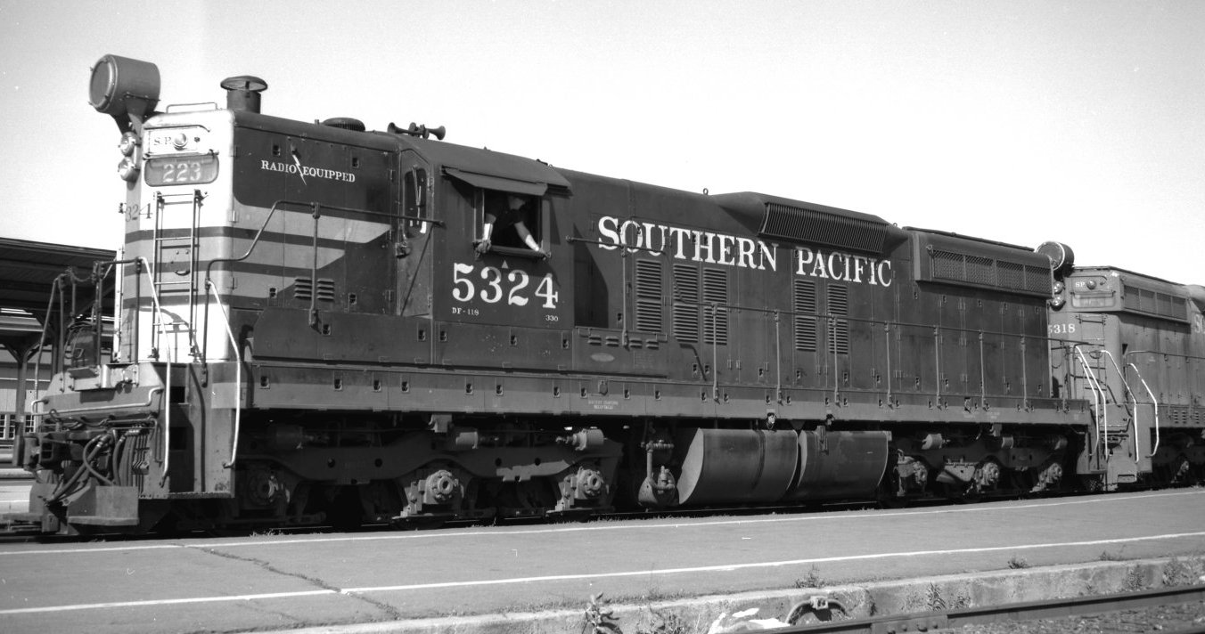 Southern Pacific Railroad: The "mars" light / SD-9