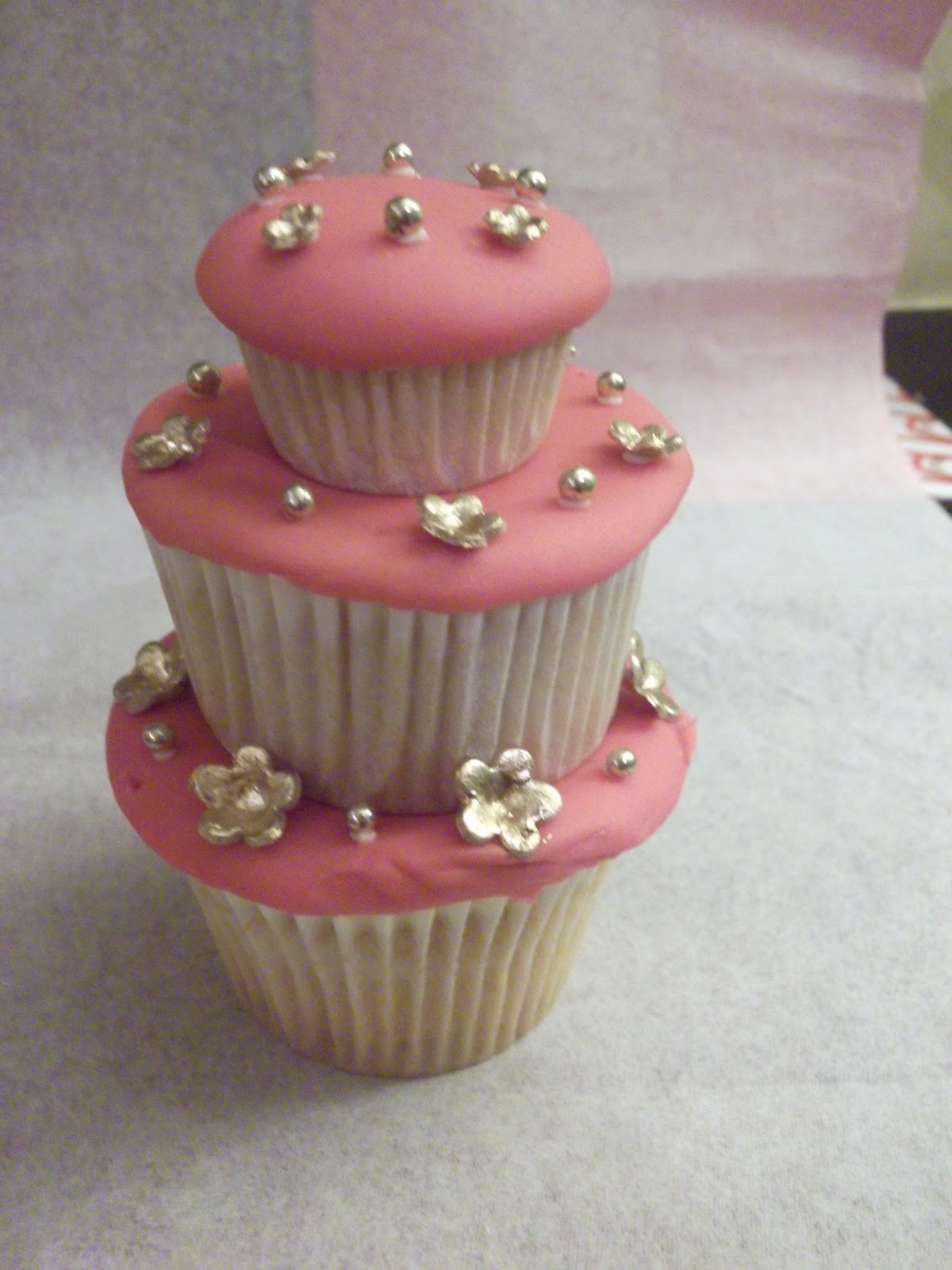 Kitsch Kakes: Stacked Cupcakes