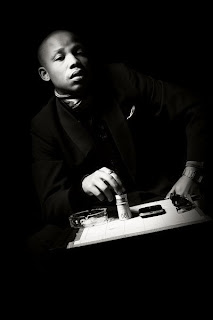 Kwaito Online: Emza yiBozza