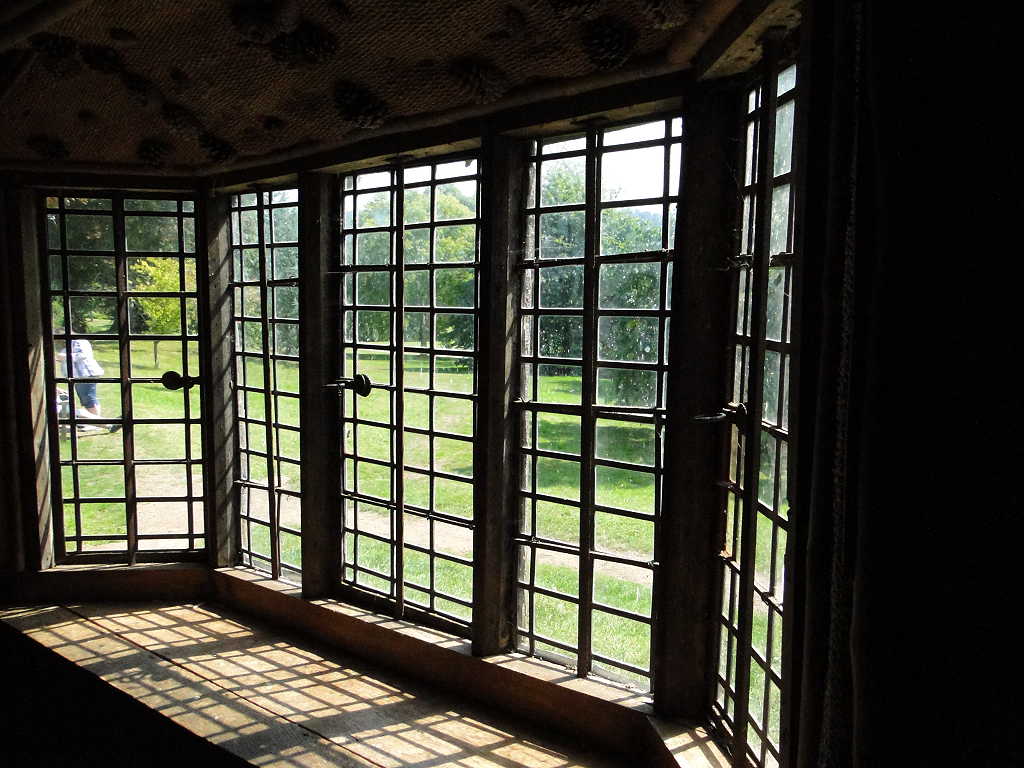 CJE in Exeter: Killerton House - the Bear Hut