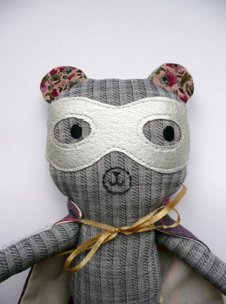 des fils et des gommettes---: doudou "super héros" #1