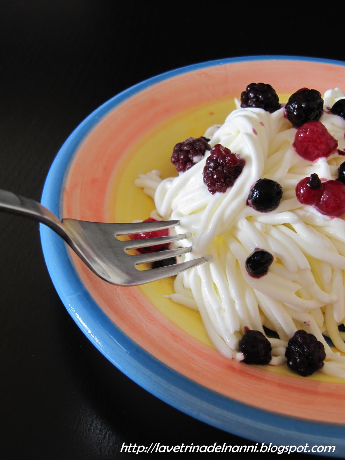 La vetrina del Nanni: Spaghetti di gelato ai frutti di bosco
