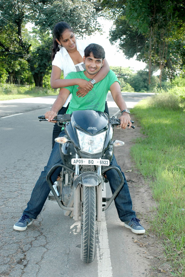 Chilipi Allari lo Chinni Asha telugu movie Stills