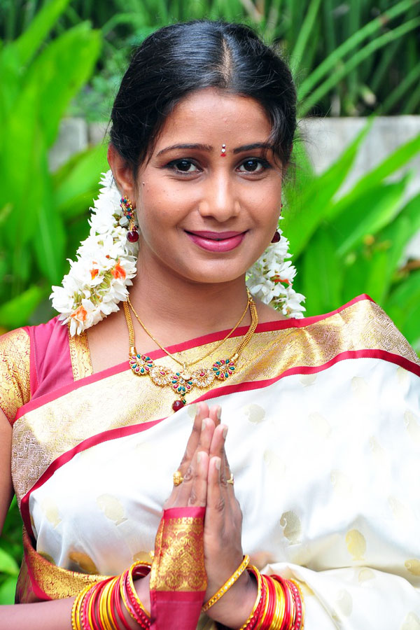 Reshmi Stills from Sankranthi Alludu