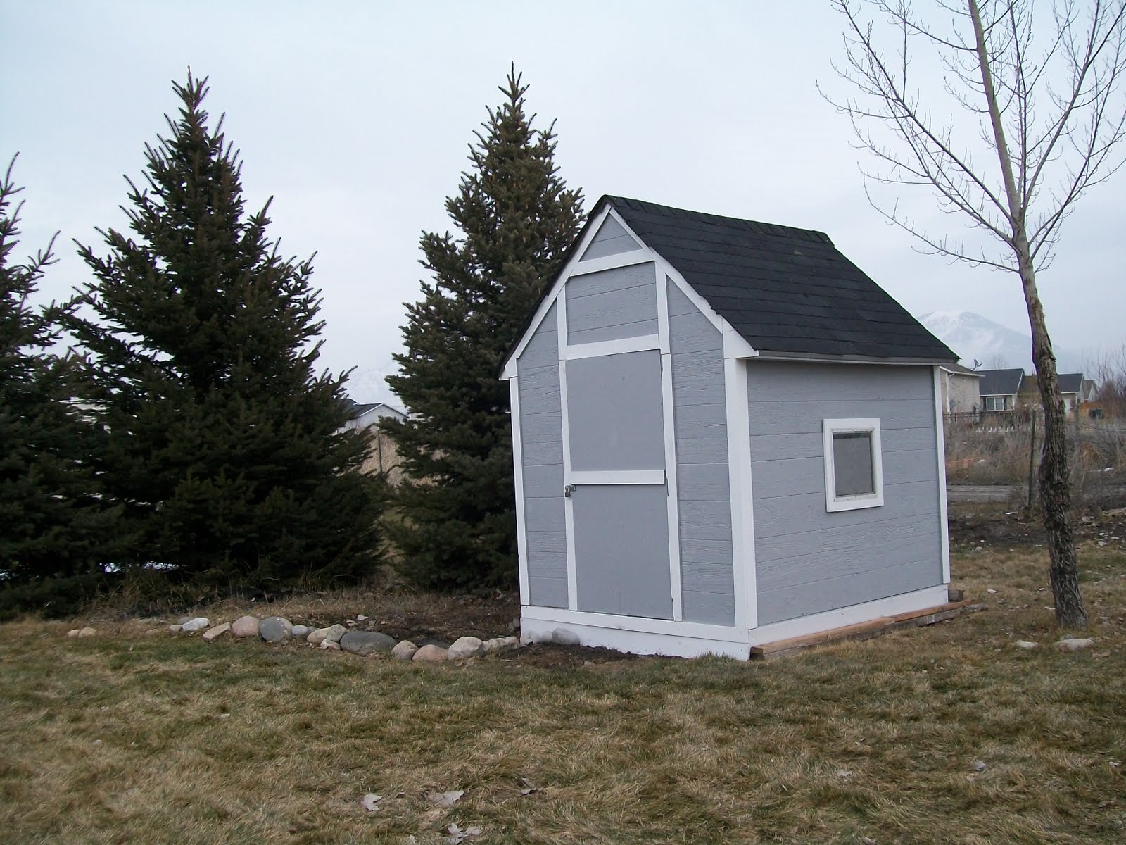 for-sale-6x8-storage-shed-play-house-and-back-yard