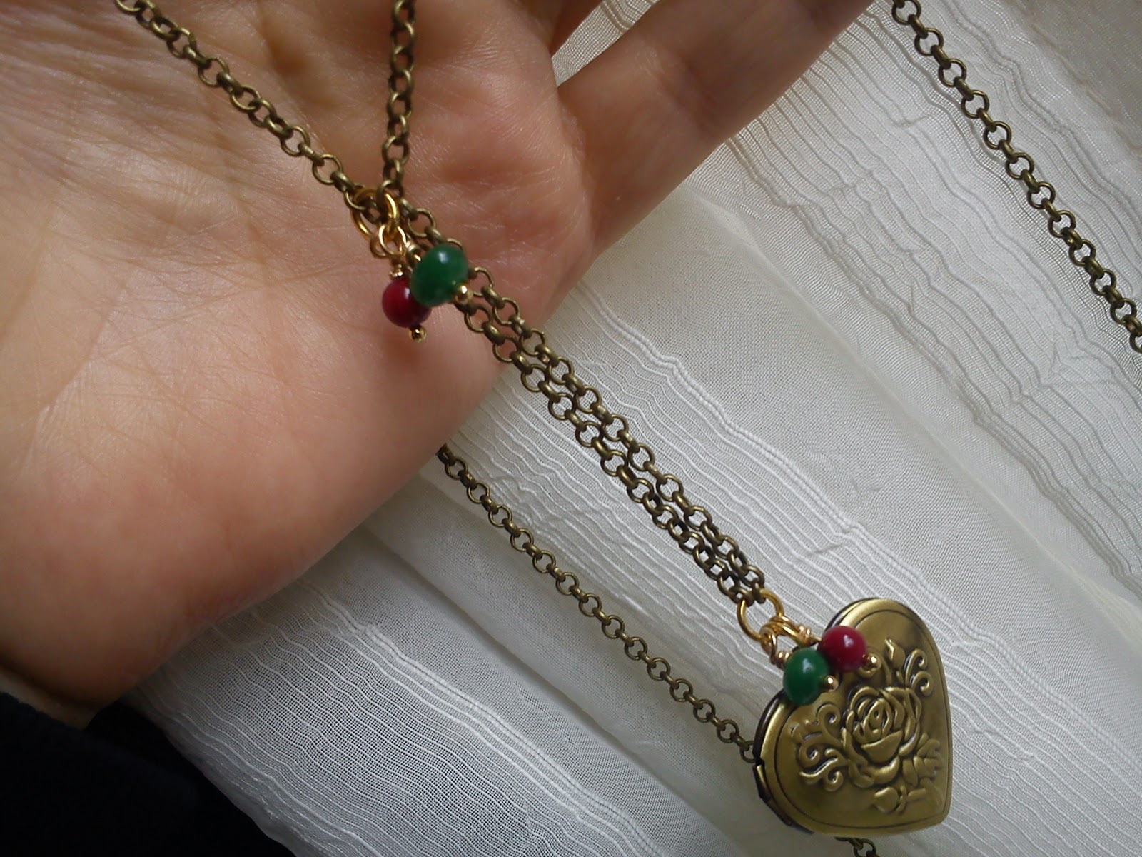 Χειροποίητα κοσμήματα... to love!: Μακρύ μενταγιόν καρδιά faux bijoux