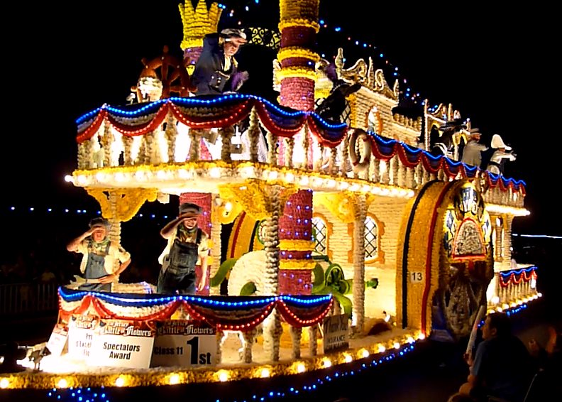 crapaudmatic: Battle of Flowers - Moonlight Parade 2010