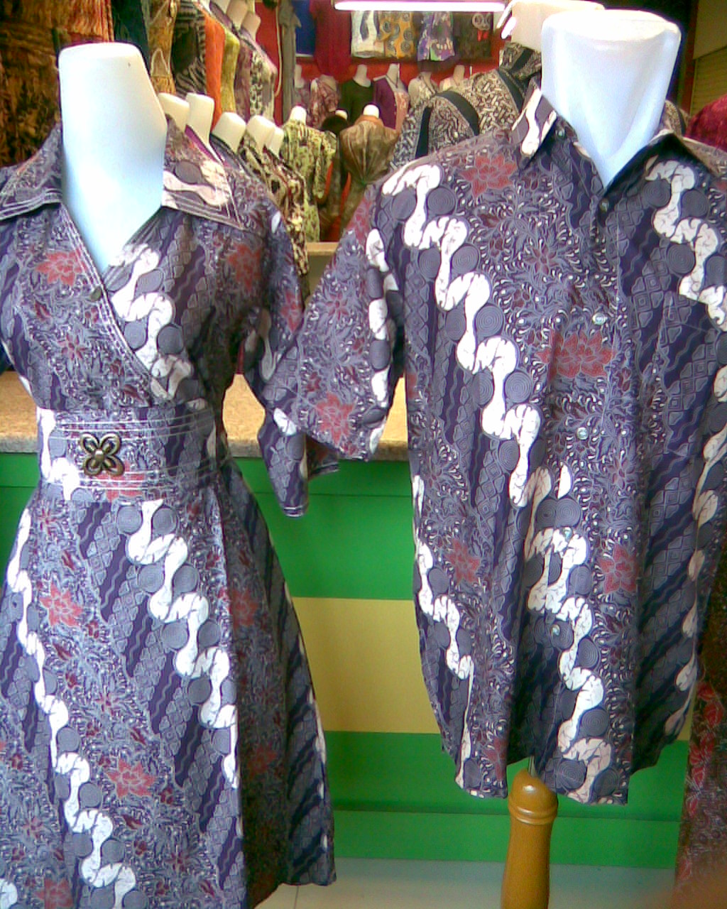 Menjual Batik Yogyakarta: SEPASANG BAJU BATIK PRIA DAN WANITA