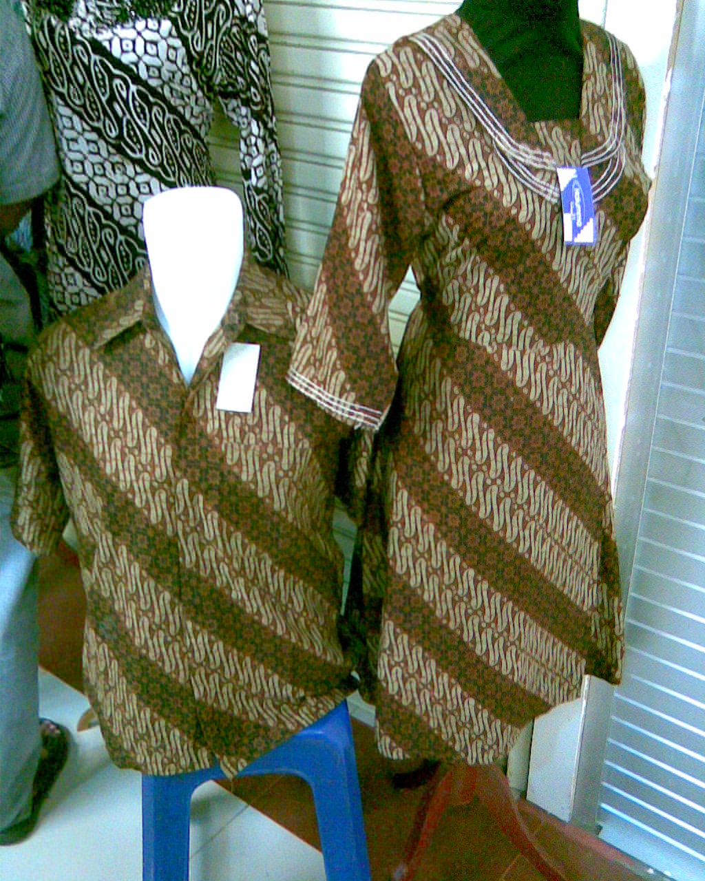 Menjual Batik Yogyakarta: SEPASANG BAJU BATIK PRIA DAN WANITA