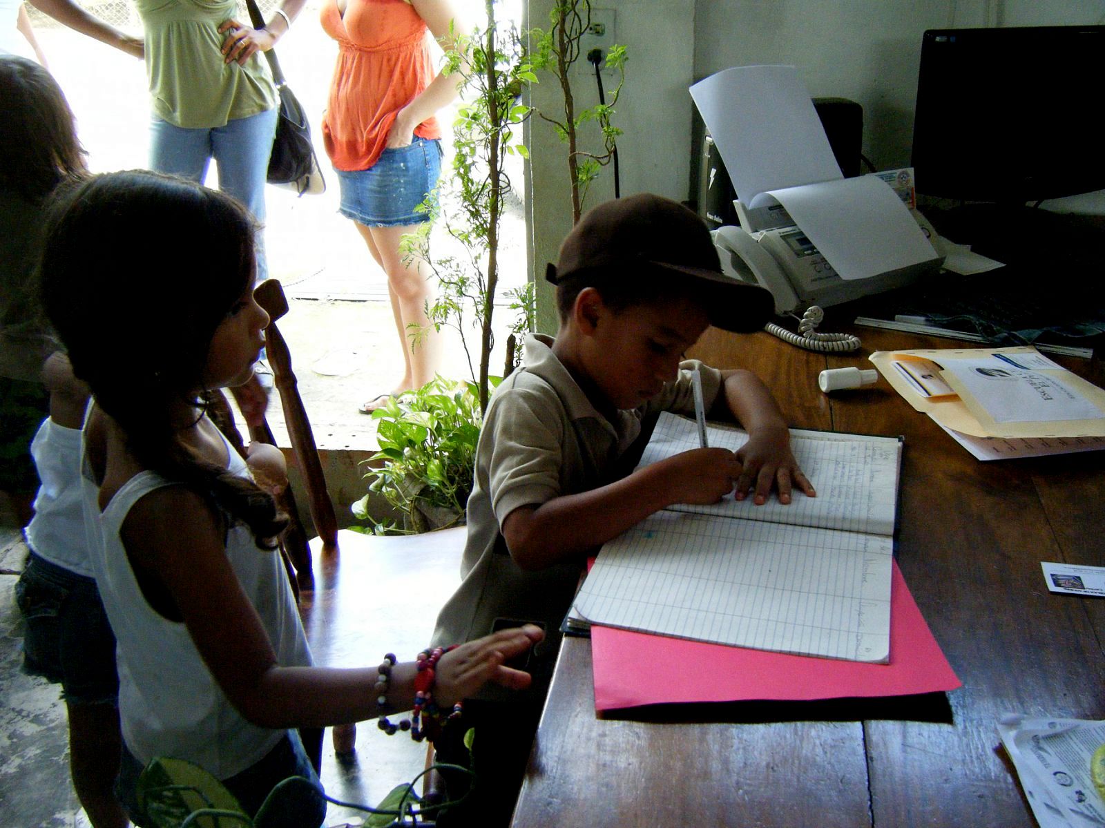 Escuela Cristiana El Puente: Visit to Quepos Public Library
