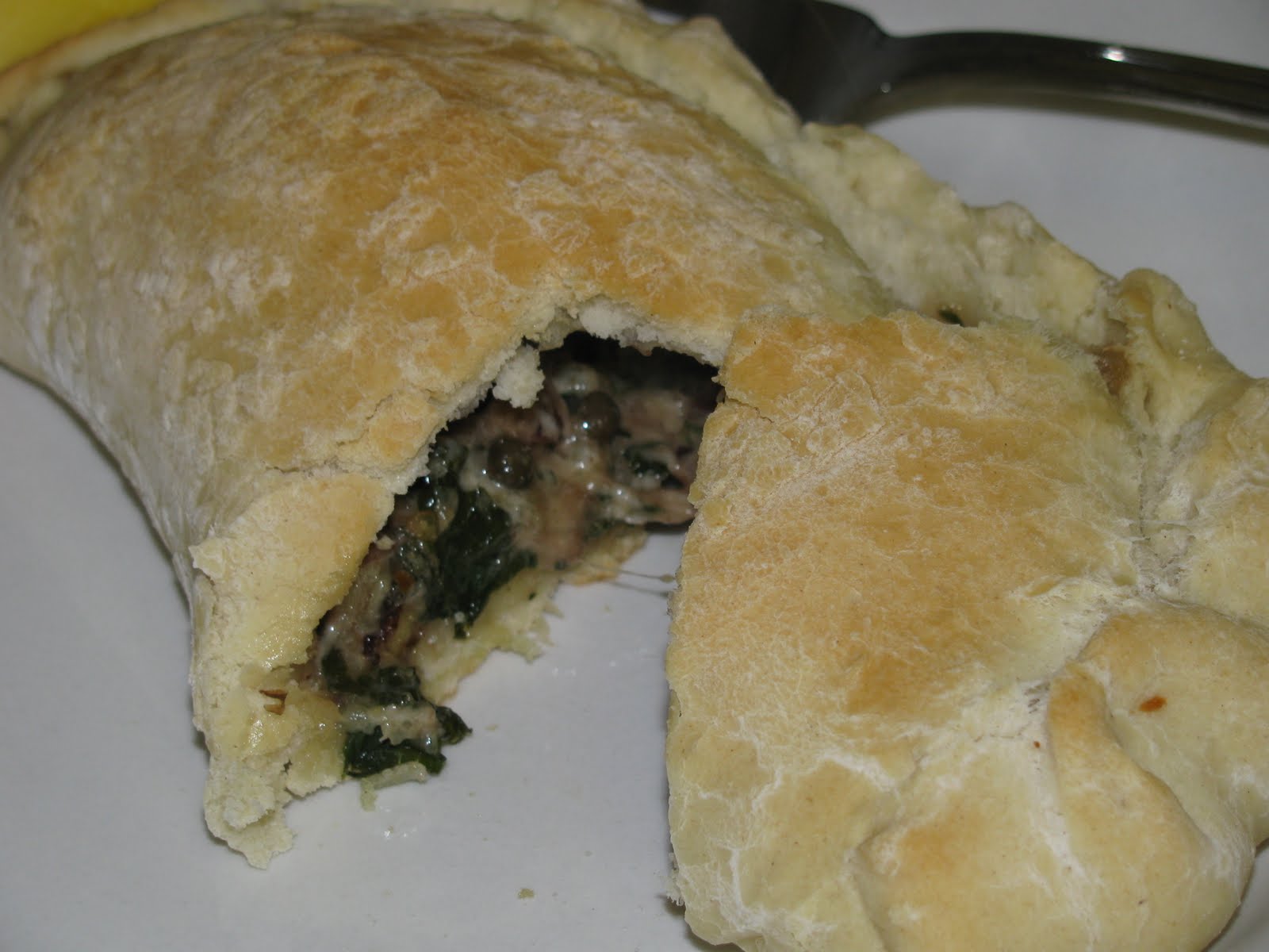 Simplifying life...One menu at a time: Escarole Calzone
