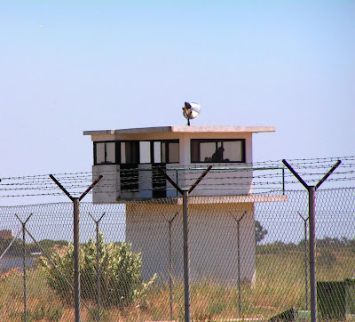 contra luz: Estabelecimento Prisional do Linhó