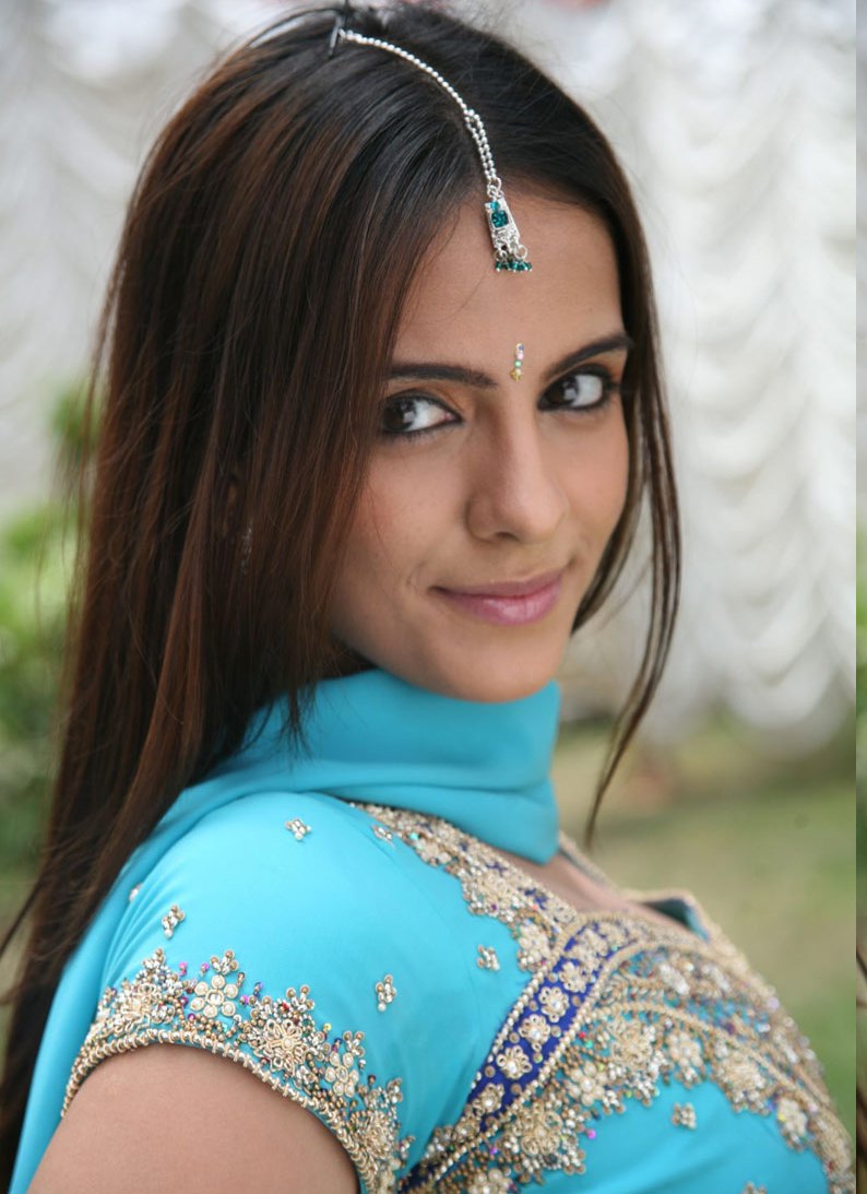 Jennifer Kotwal Cool Cute Picture Gallery (Actress from South India ...