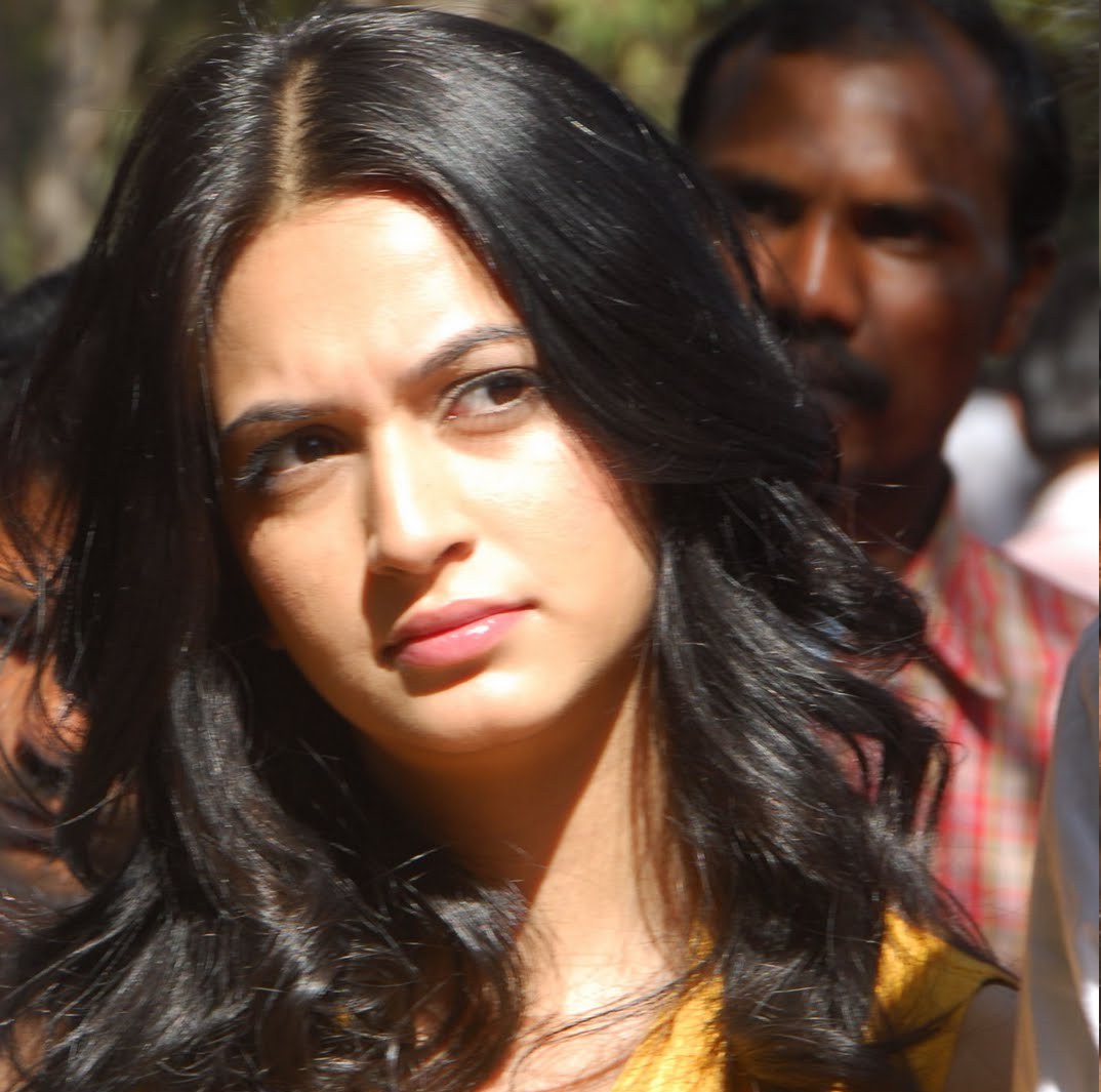 Kruthi Karbanda Cute Cool Photos ~ Hot and Spicy