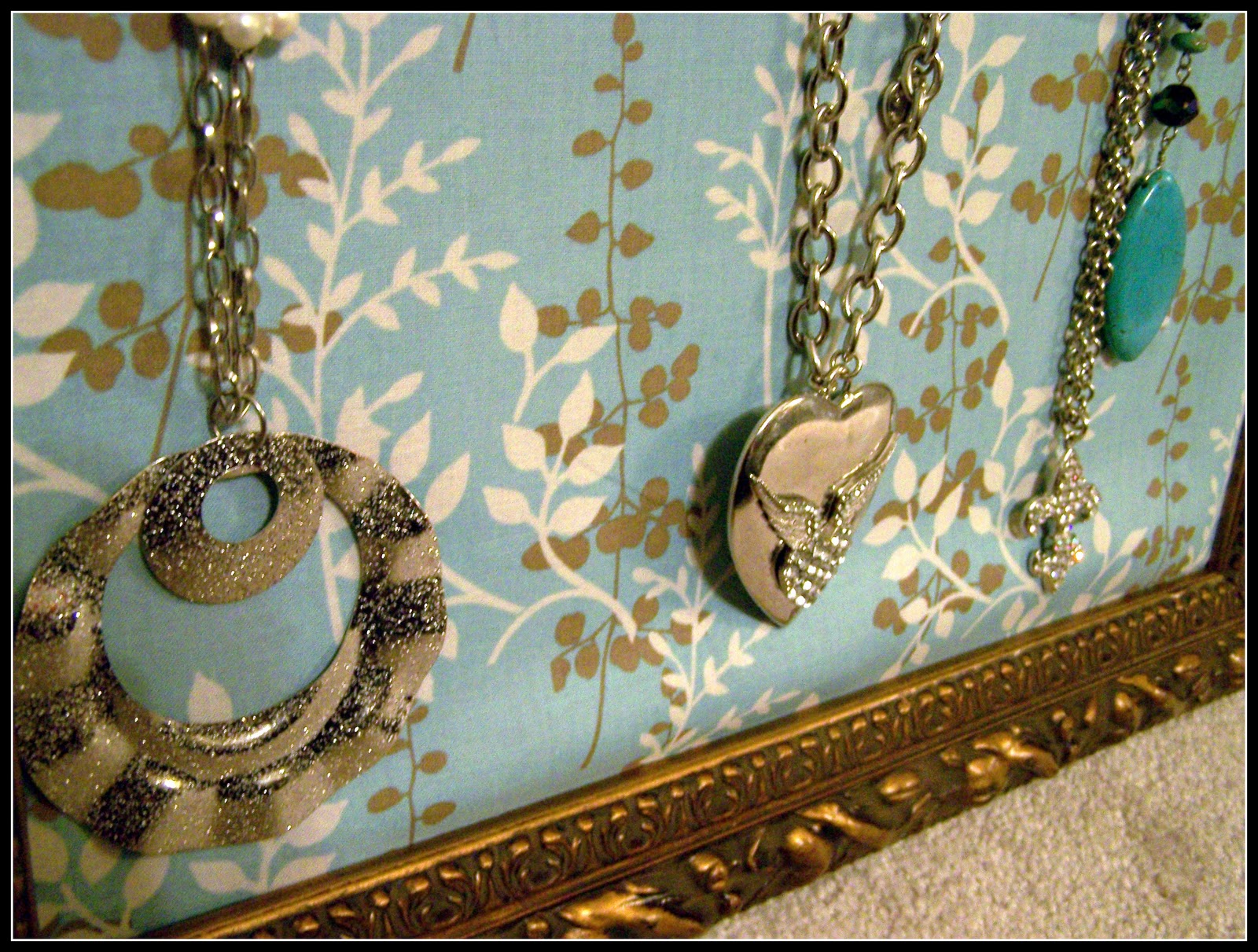 Make Your Own {Picture Frame} Jewelry Organizer | Simple.Beautiful.Life.