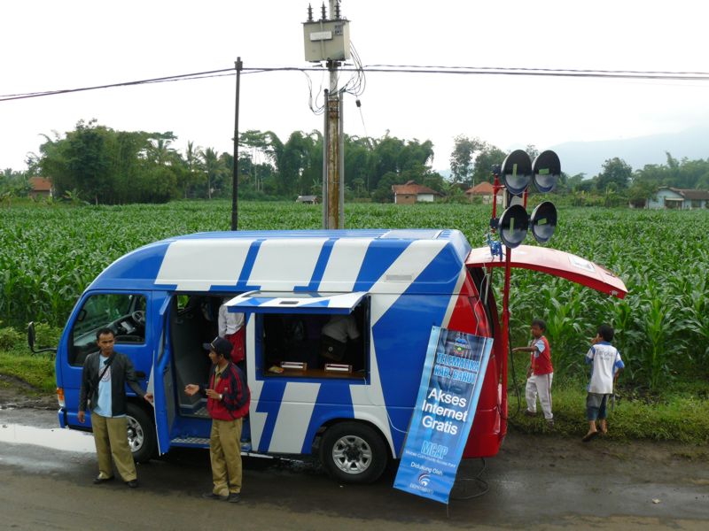 diggindonesia: MOBILE COMMUNITY ACCES POINT (MCAP)