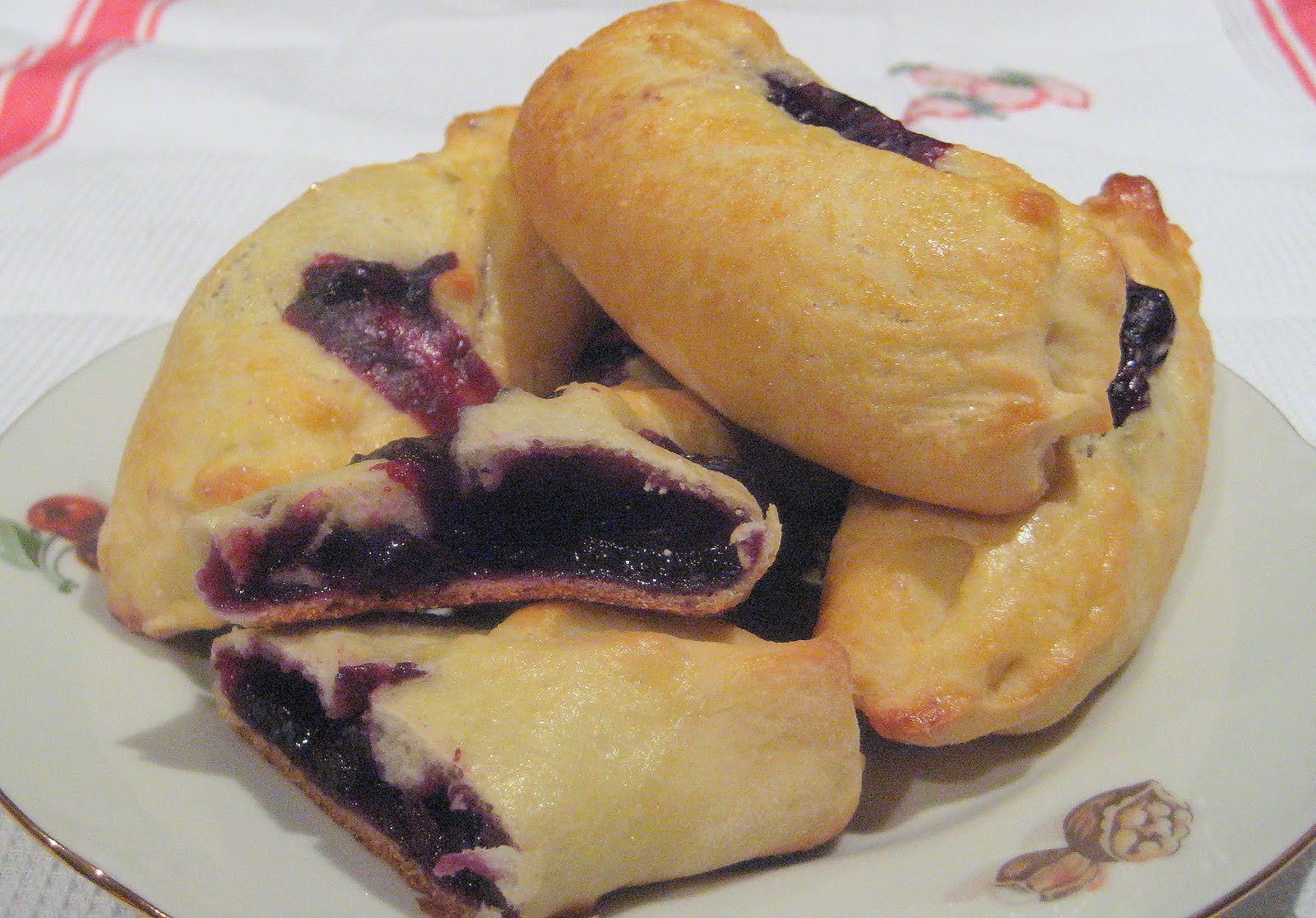 Equal Opportunity Kitchen: Blueberry Buns