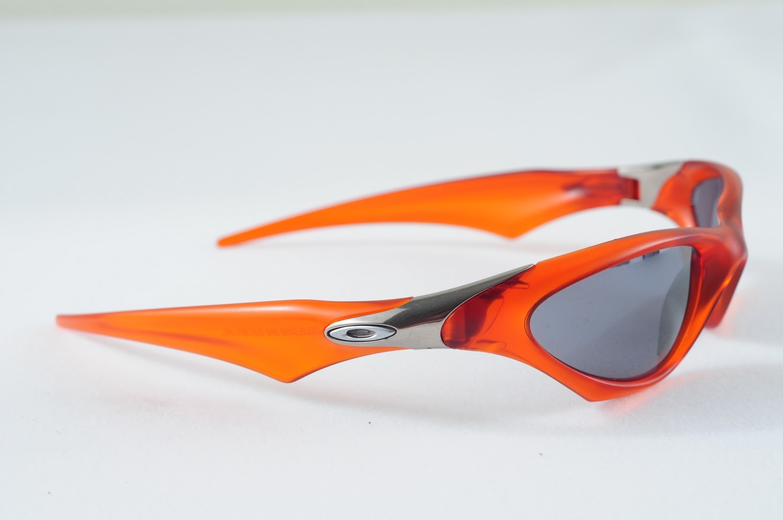 Oakley Saint: Scar Persimmon Black Lens