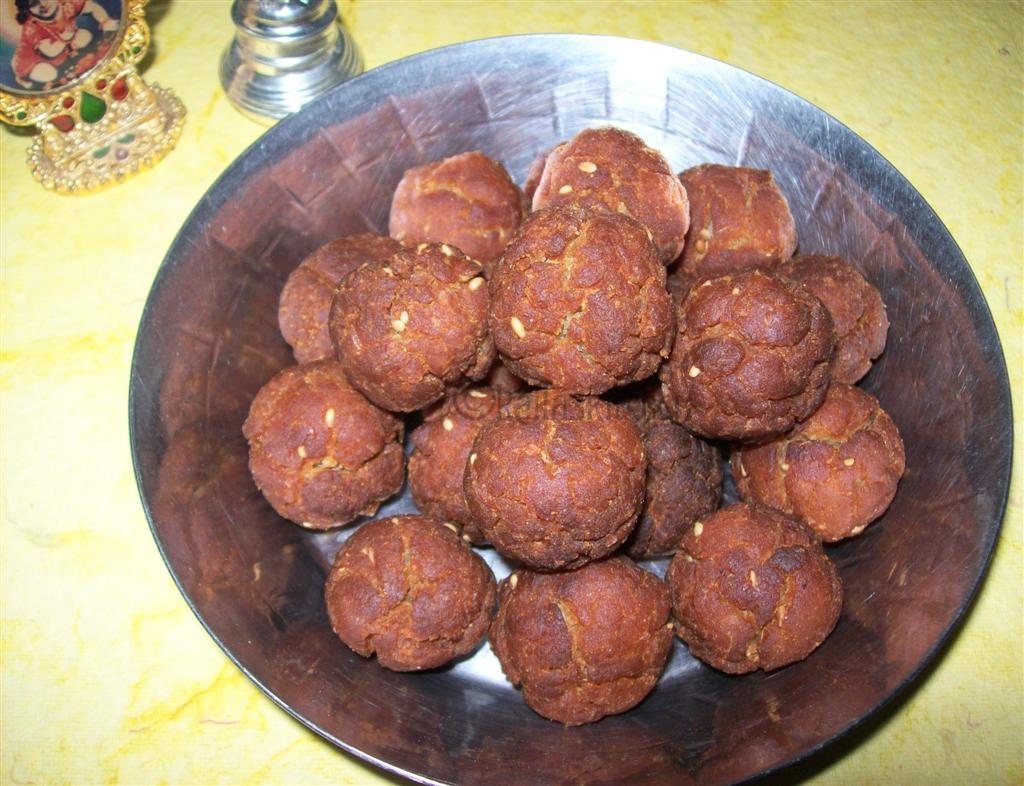 Experiments in Kailas Kitchen: Uppu Cheedai and Vellai Cheedai ...