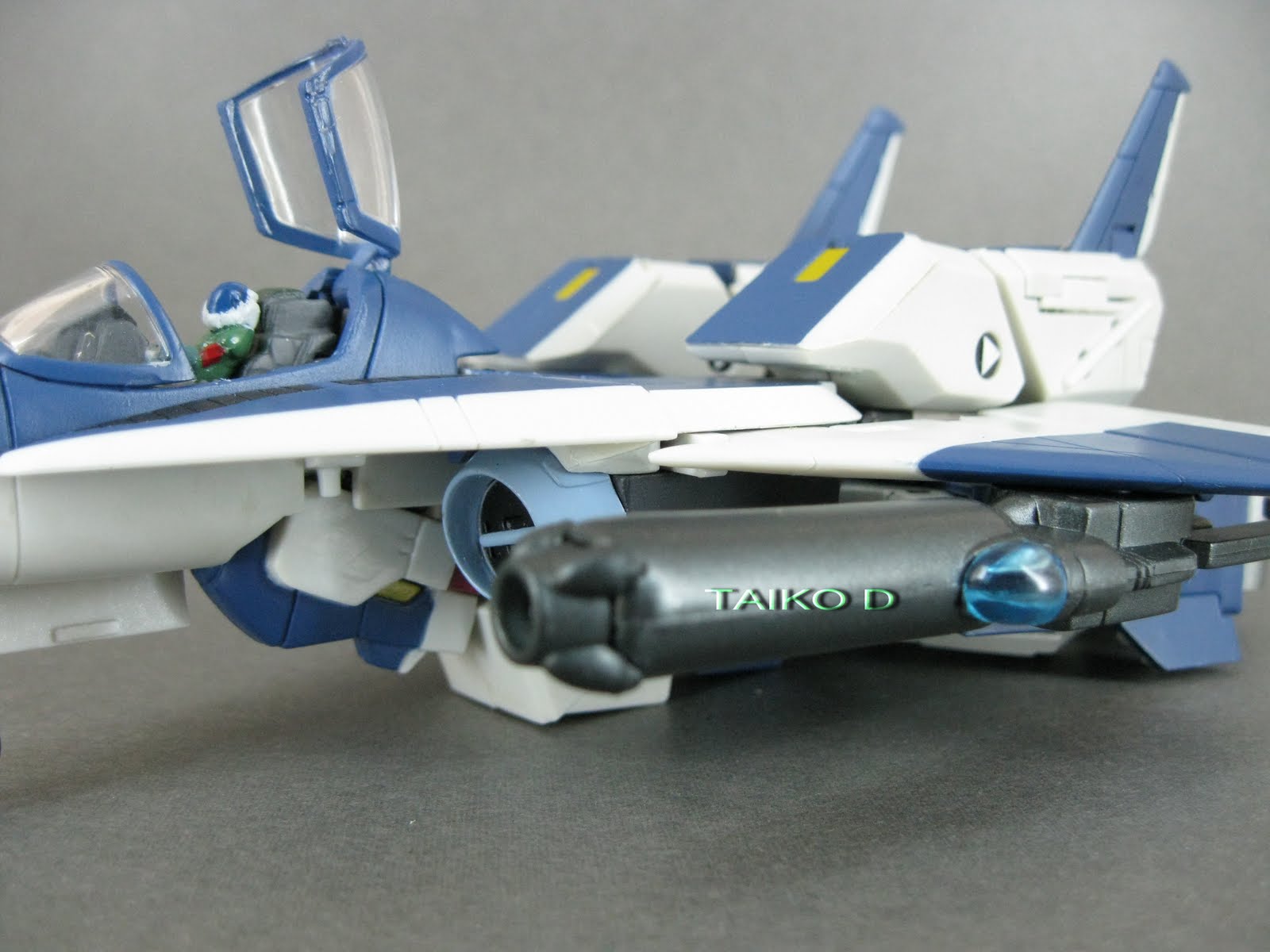 TOY ADDICT ZONE: MPC VFA-6H ALPHA FIGHTER VOLUME 1