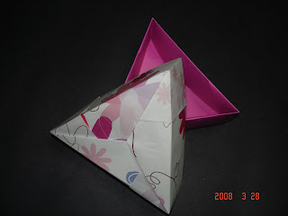 Origami Gift Box: Kotak Origami Tiga Segi