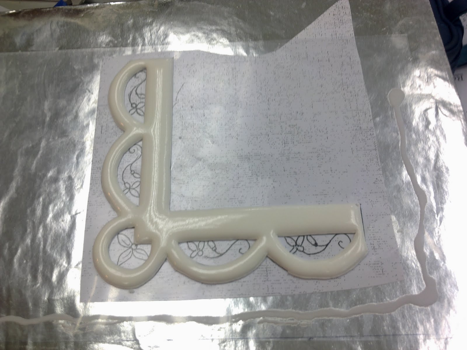 HanaSwiss: Run out piping using royal icing