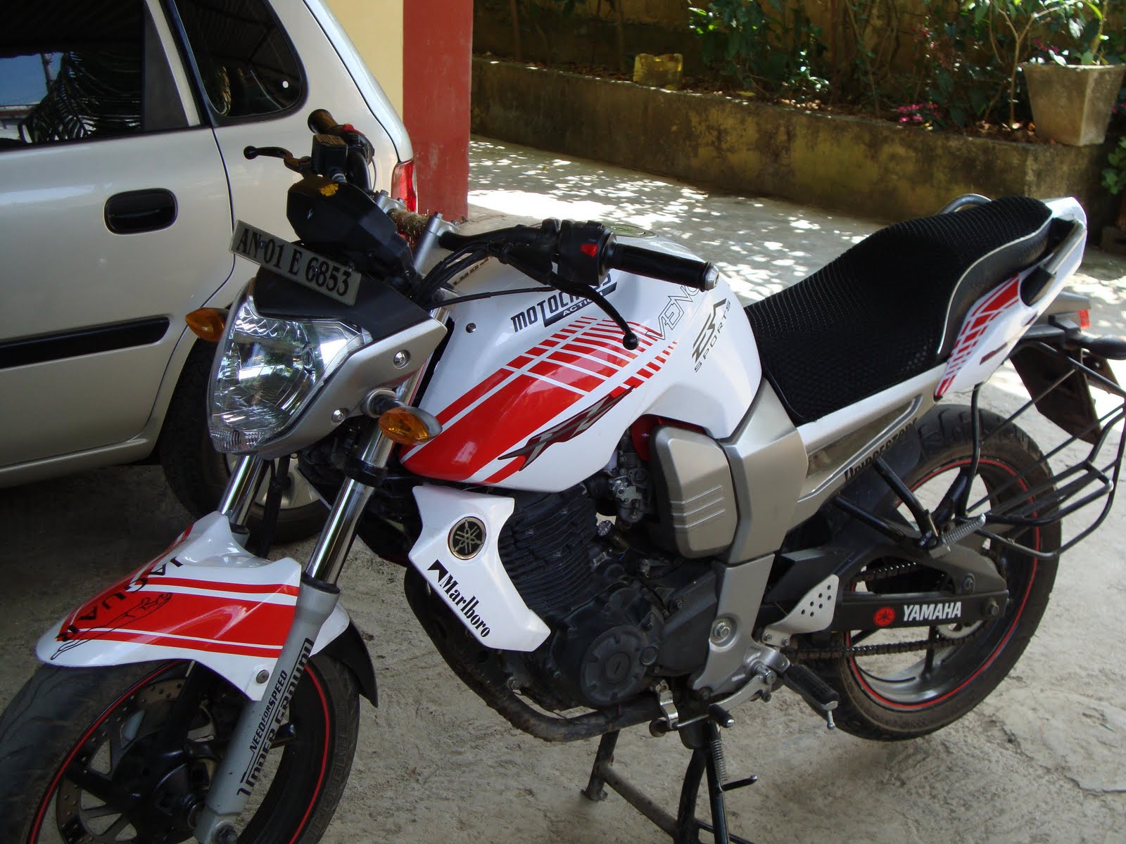 Modified Motor-Bikes Pictures: Modified Yamaha FZ - Amit das