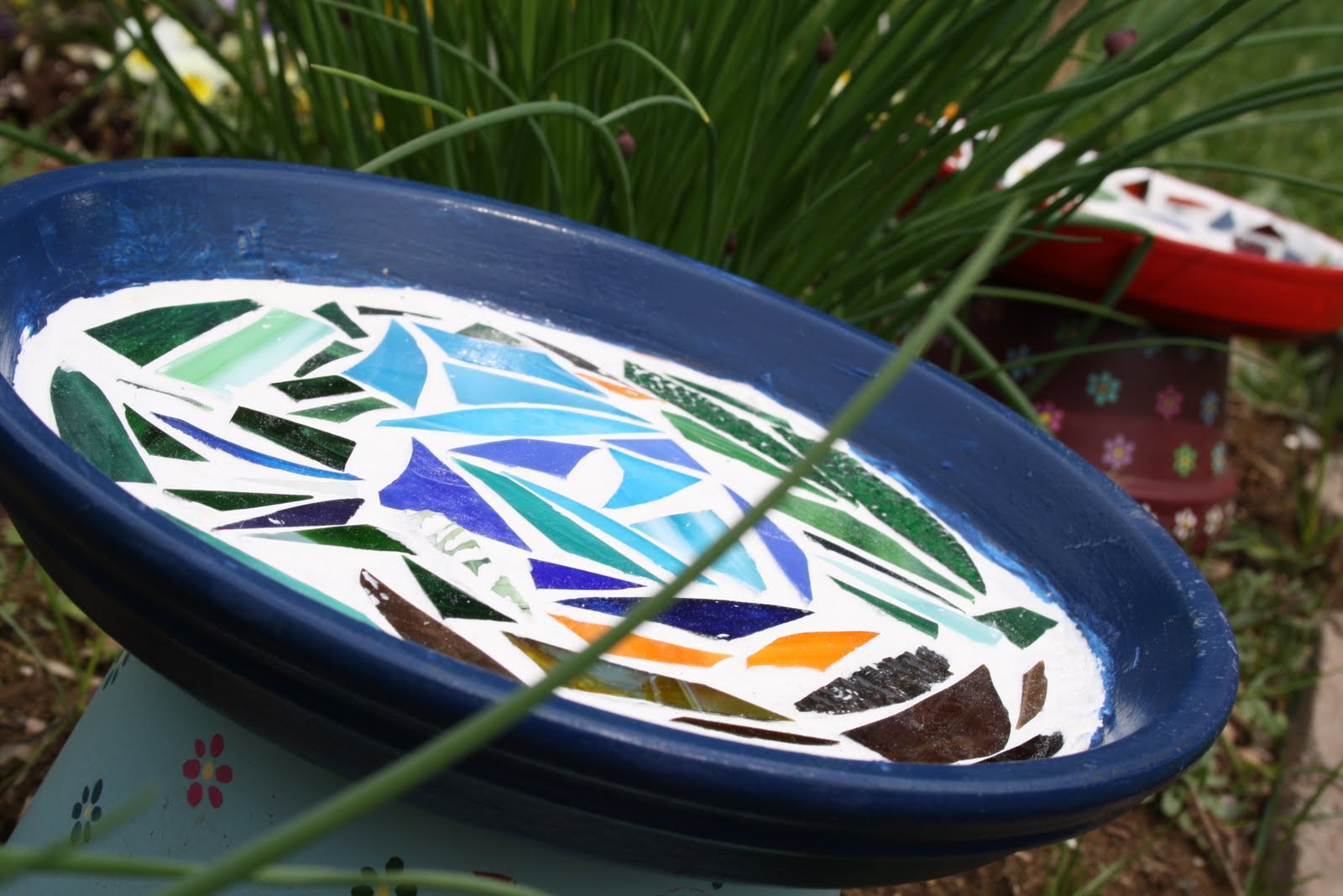 Twig and Toadstool: Mosaic Bird Bath for the Garden.