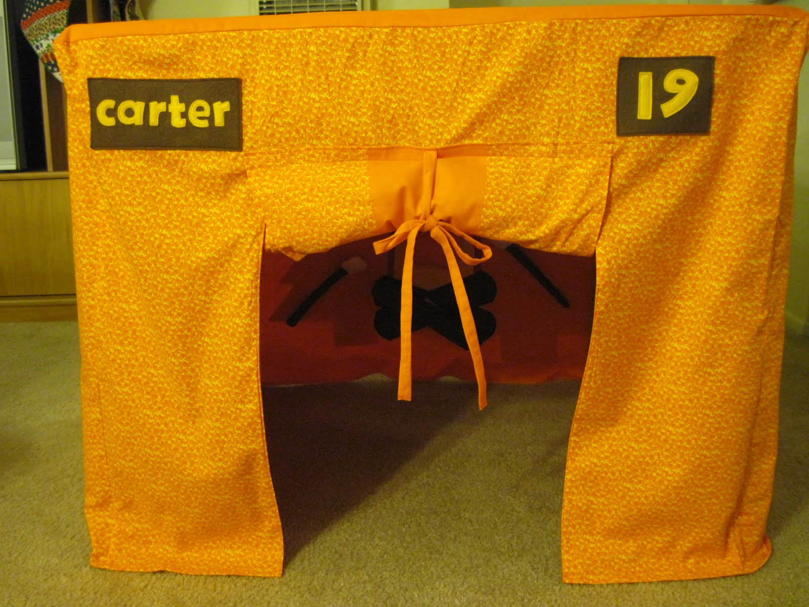 We Luv 2 Craft: Table Tent / Fort